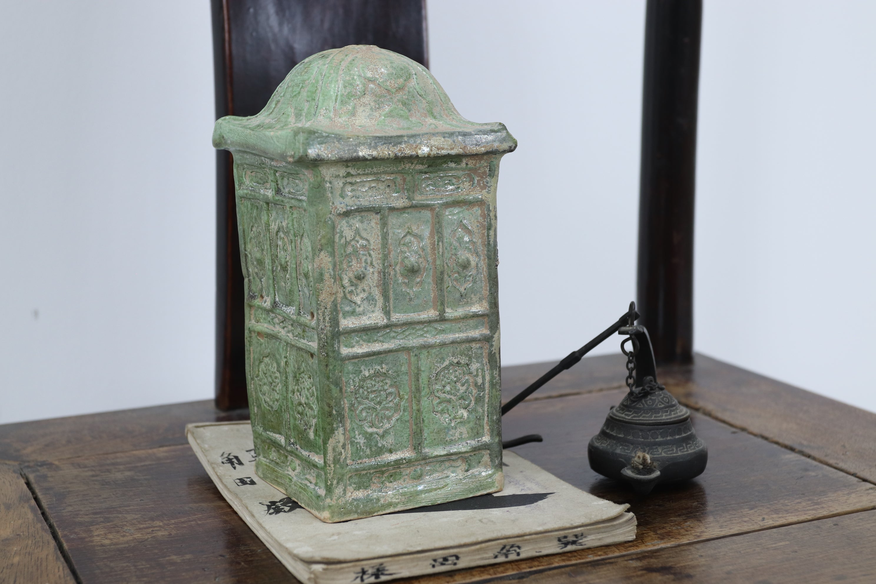 Chinese Han Dynasty Open Model Of Sedan Green Chair – Apeman Interiors